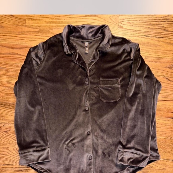 SKIMS | Intimates & Sleepwear | Skims Black Satin Pajama Top | Poshmark